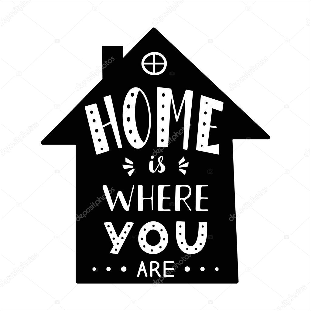Phrase Home es donde estás. Letras dibujadas a mano en forma de casa ...