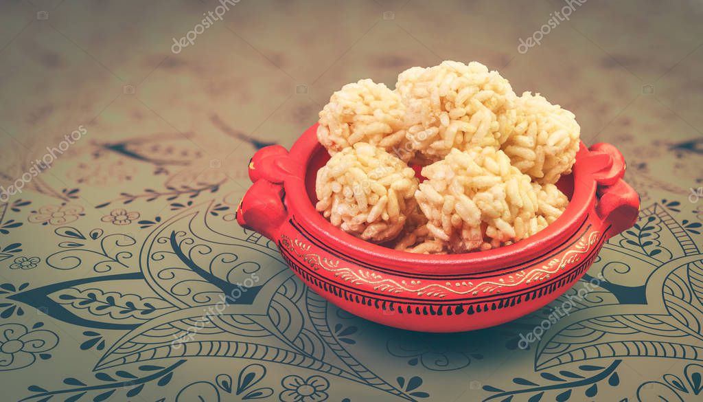 India tradicional bocadillos inflados bolas de arroz 2022