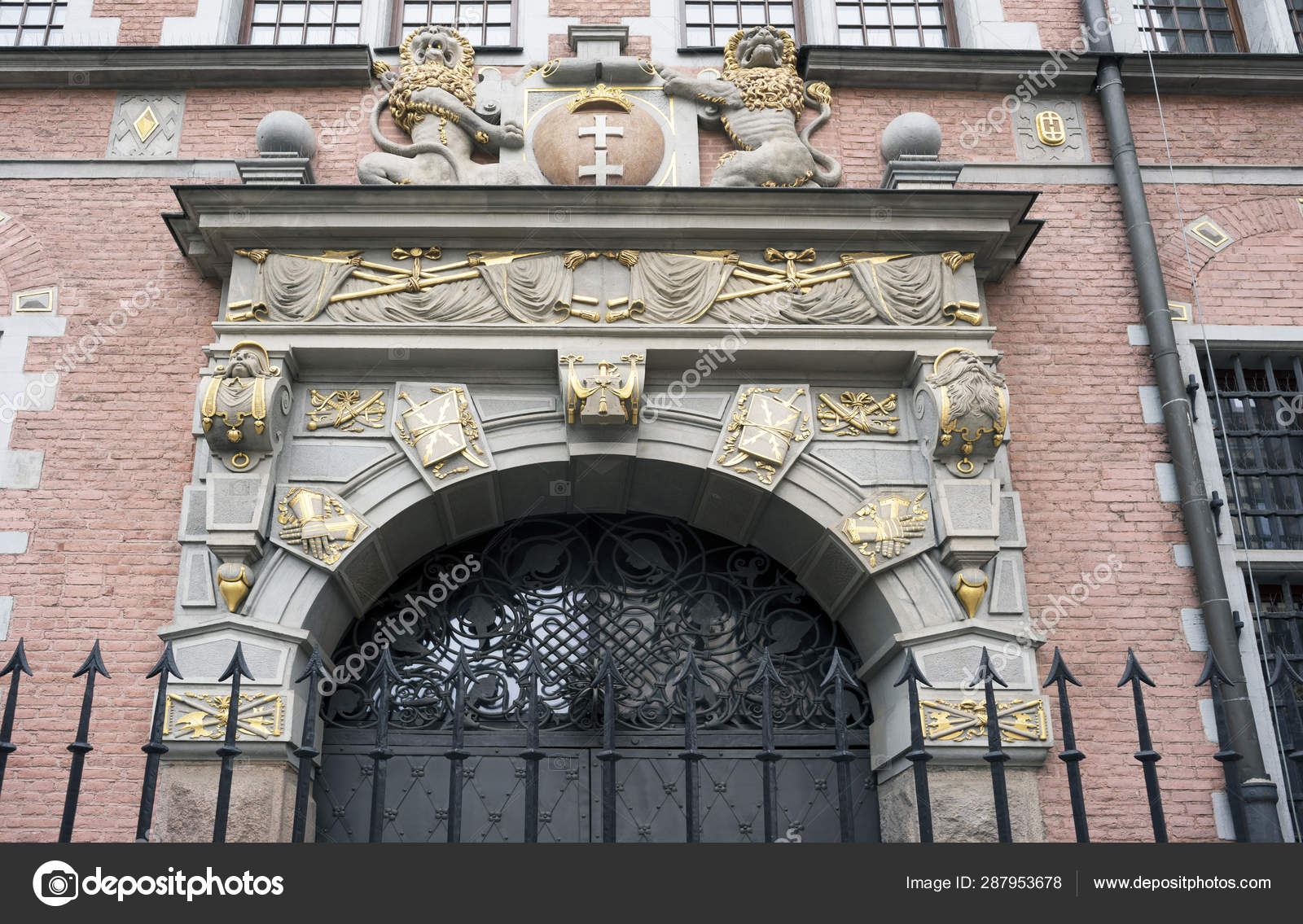 Stone bas-reliefs on the walls of Gdansk Stock Photo by ©panaramka.ukr ...