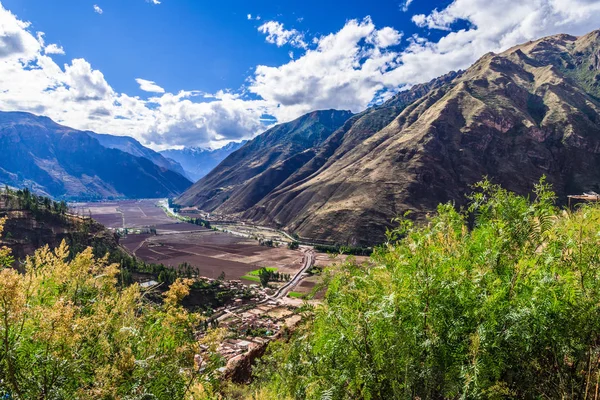 Peruvian Village Located Narrow Plateau Sandwiched High Slopes Andes ...