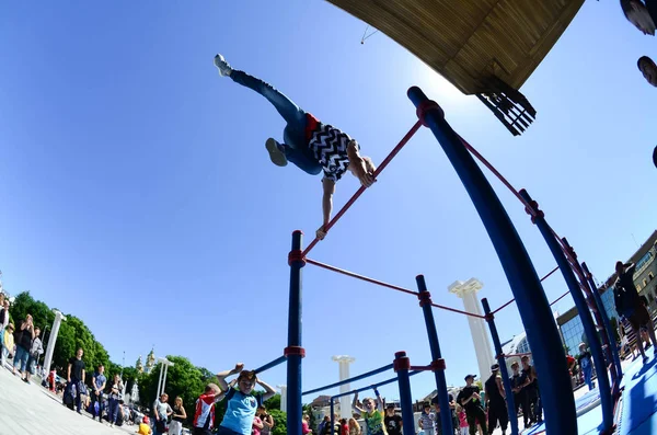 Pole climbing competition stock fotografie, royalty free Pole climbing ...