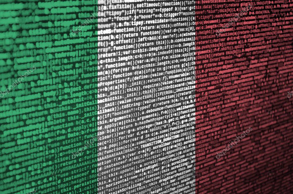 La bandera de Italia se muestra en la pantalla con el código del ...