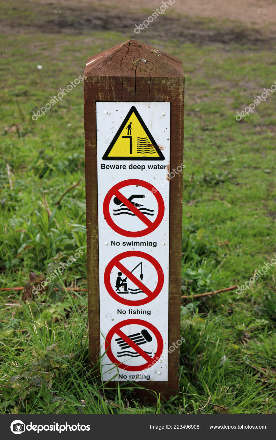 Pond Warning Signs Park Wooden Post Advising Deep Water Swimming ⬇ ...