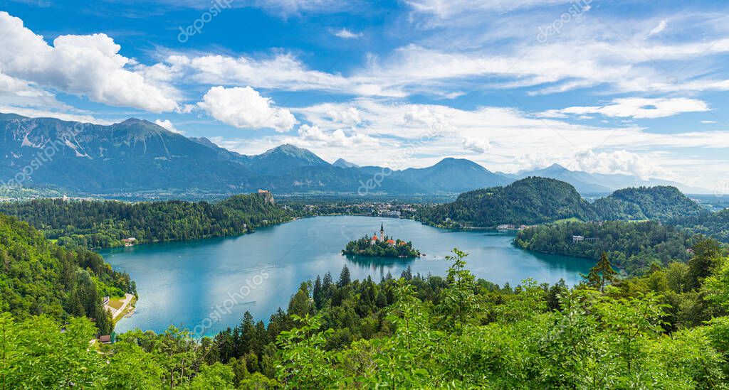 Lago Bled con isla de la iglesia desde el mirador Ojstrica Eslovenia 2022