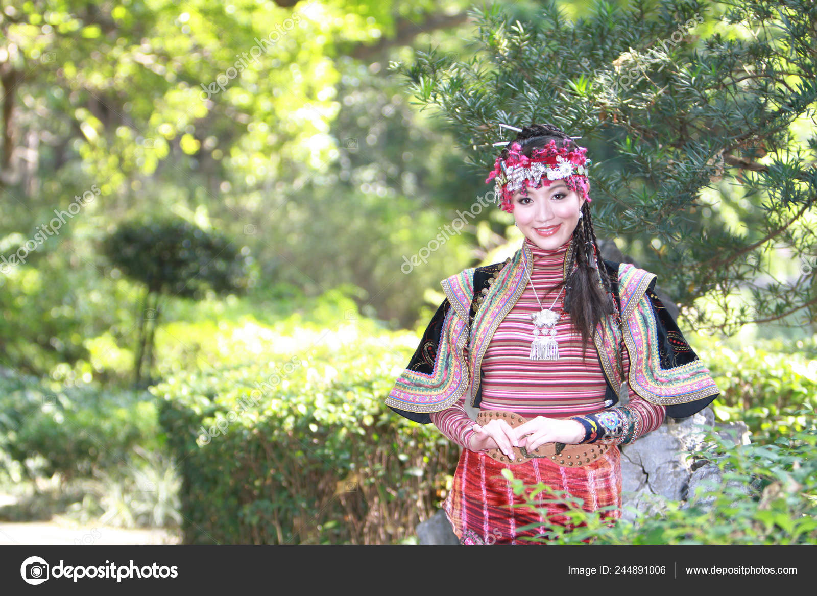 Aisa Girl Potrait Nature Back Ground — Stock Editorial Photo © sameashk ...