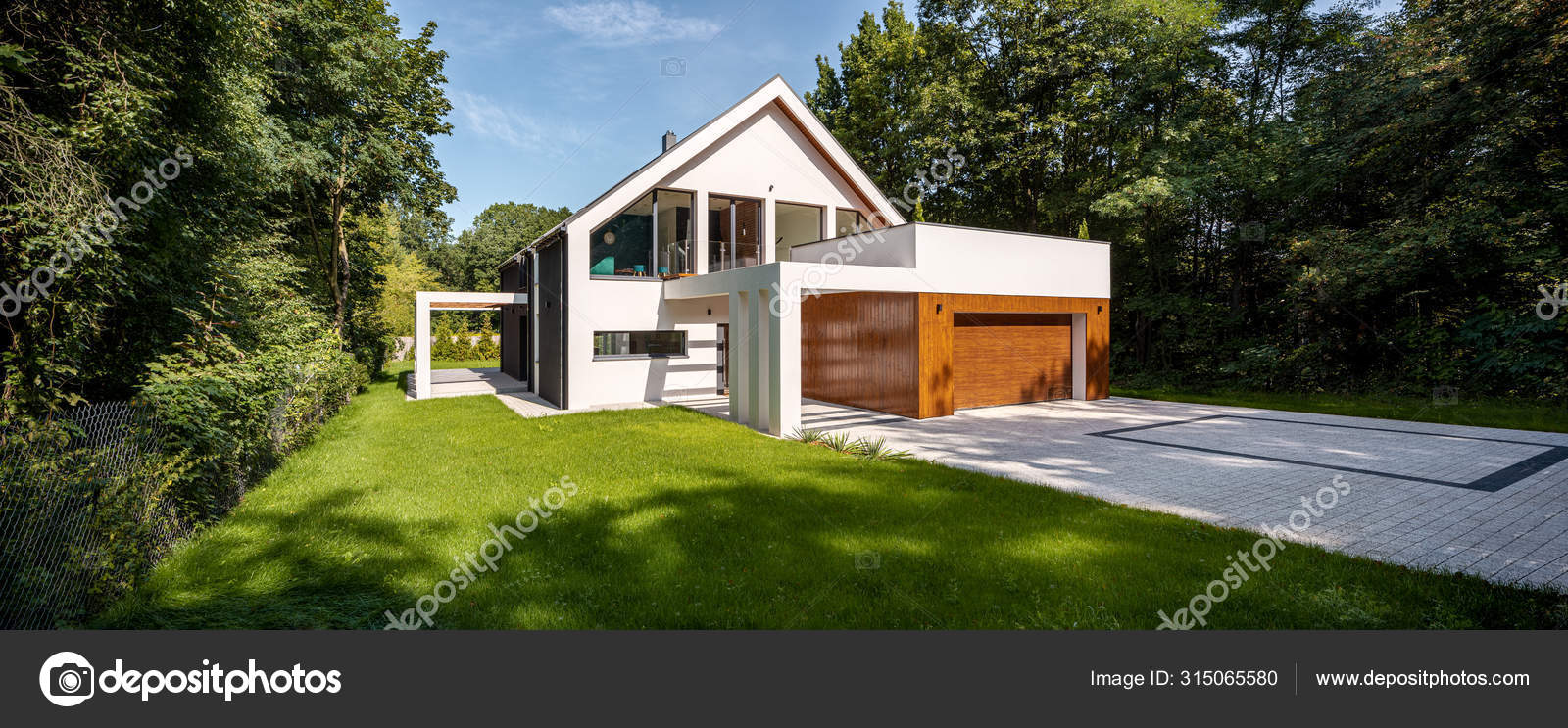 Beautiful modern house, exterior view Stock Photo by ©in4mal 315065580