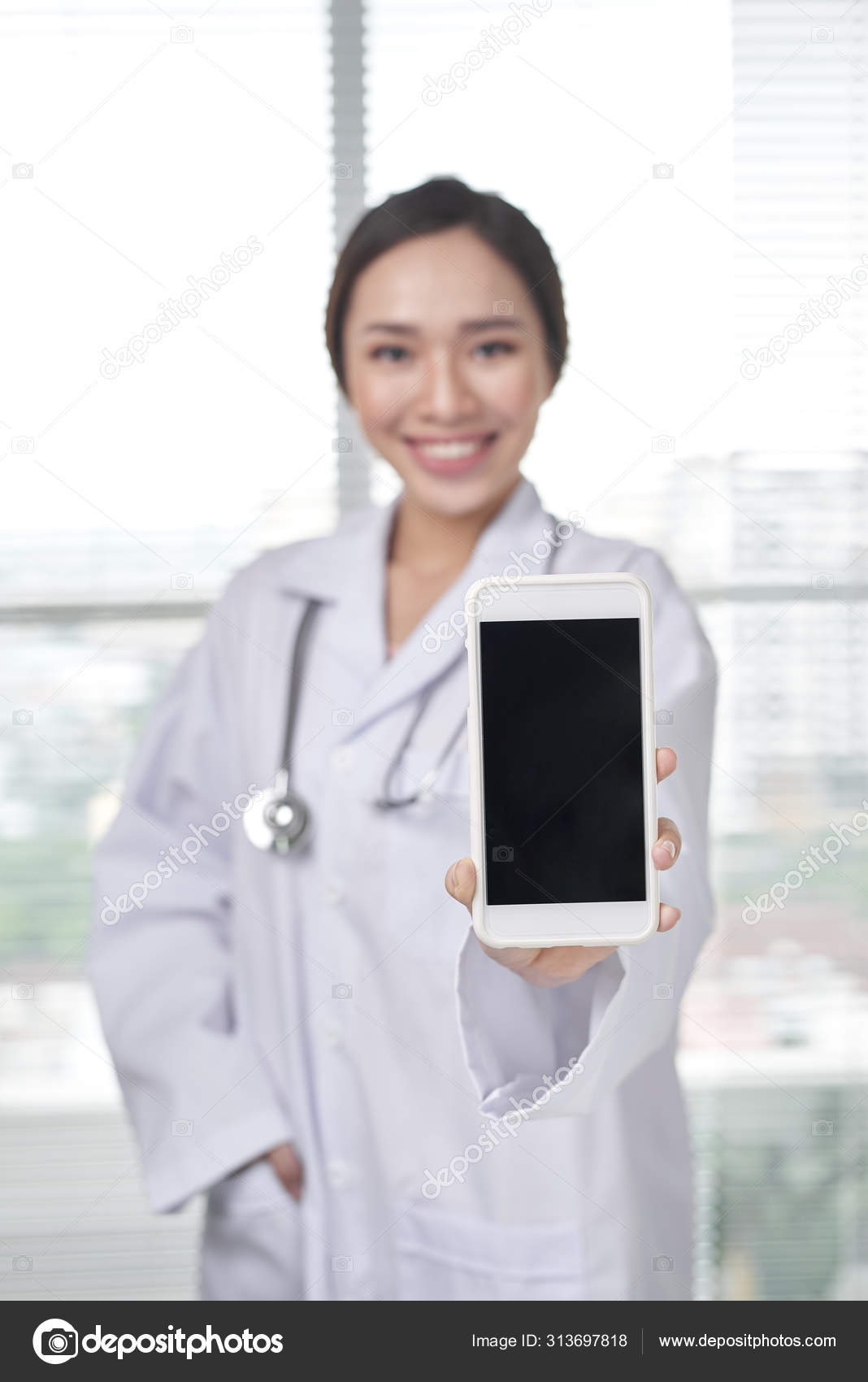 Female Doctor Shows Blank Screen Smartphone — Stock Photo © makidotvn ... Female Doctor Shows Blank Screen Smartphone — Stock Photo © makidotvn ...