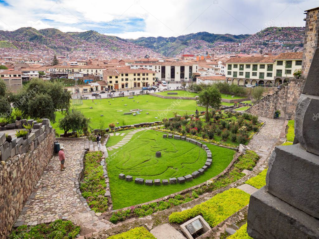 Cusco, Perú - 3 de enero de 2017. Vista del parque del templo ...
