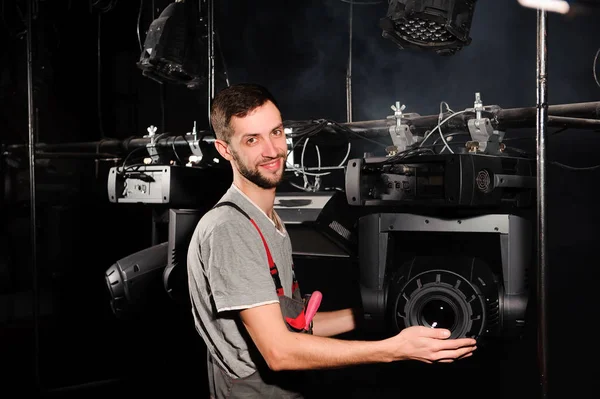 The stage worker sets up the lights - Stock Image - Everypixel