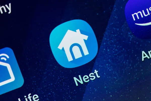 Google nest fotos de stock, imágenes de Google nest sin royalties | Depositphotos