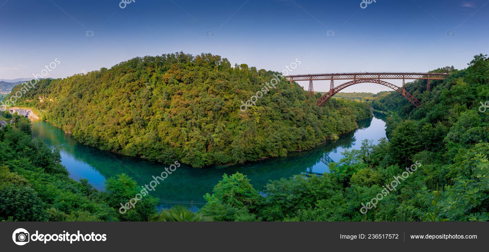 Puente Hierro Río Adda — Foto de stock #236517572 © pierluigi1956