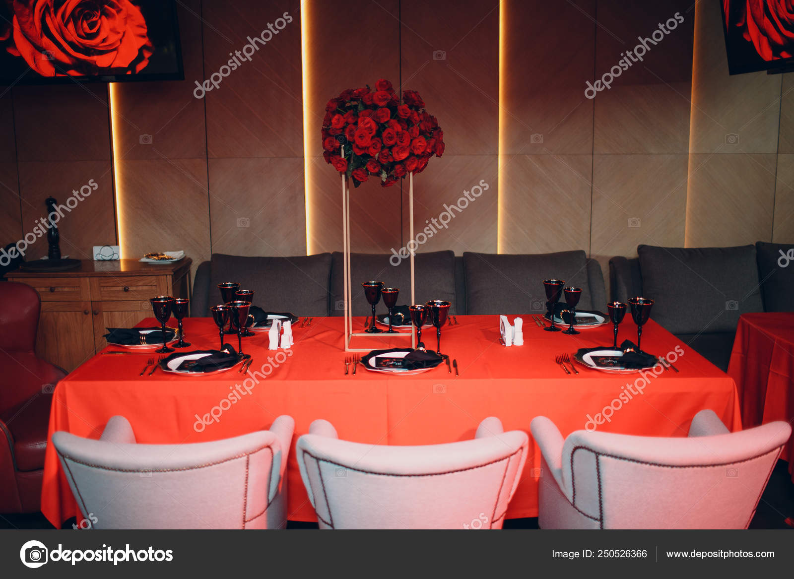 Wedding Table Decor Red Roses Black Dishes Stock Photo by ©atercorv ...