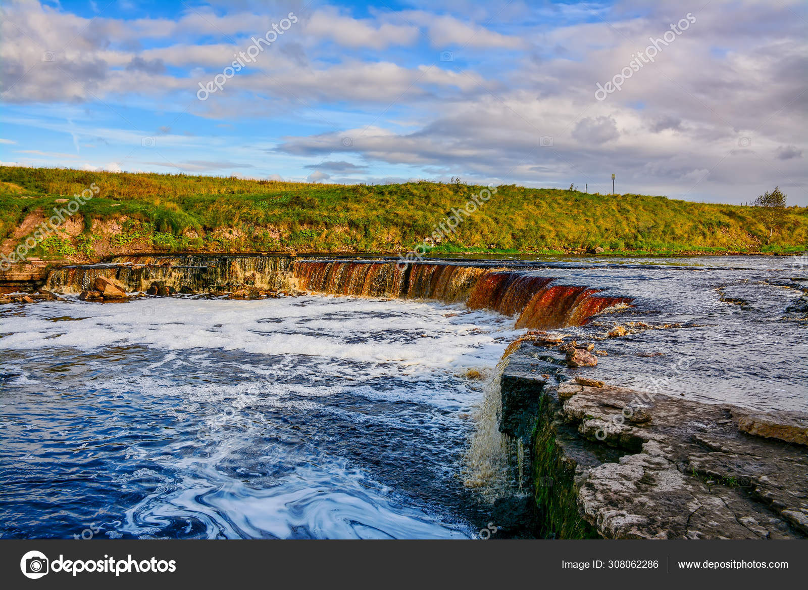 Tosno waterfall — attraction in one of settlements of Leningra — Stock ...