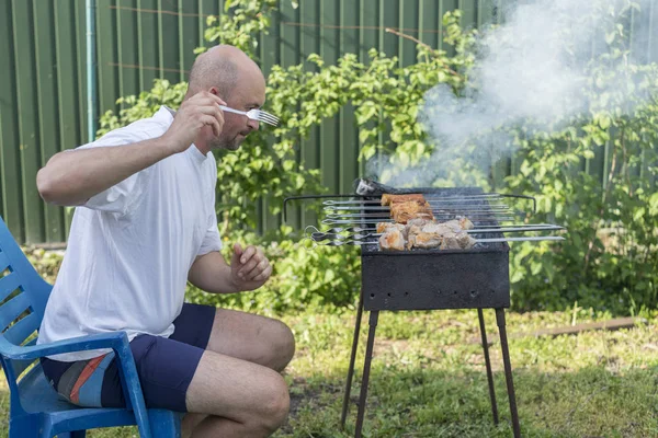 Man cooking barbecue Stock Photos, Royalty Free Man cooking barbecue ...