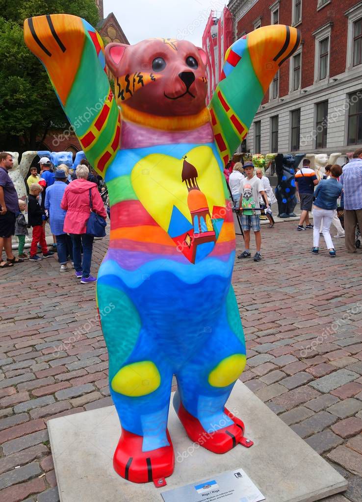 La exposici n United Buddy Bears se exhibe en la Plaza de la C pula de ...
