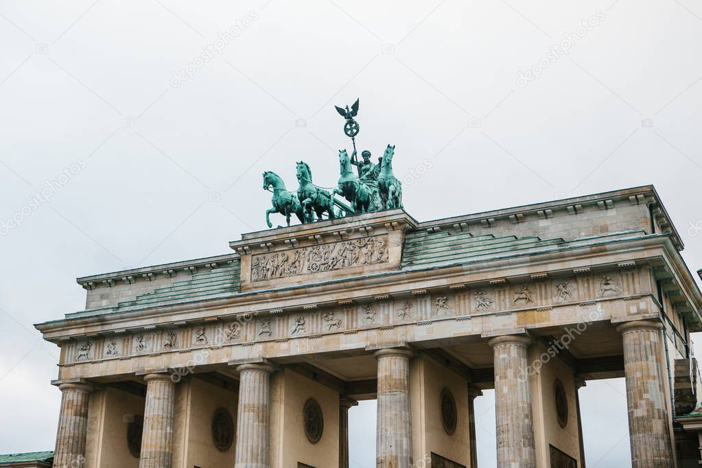 Puerta de Brandeburgo en Berlín, Alemania o República Federal de Alemania. Monumento ...