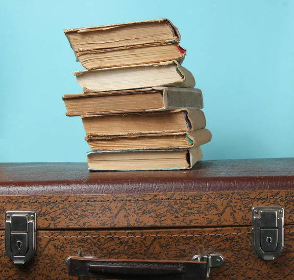Books suitcase Stock Photos, Royalty Free Books suitcase Images ...