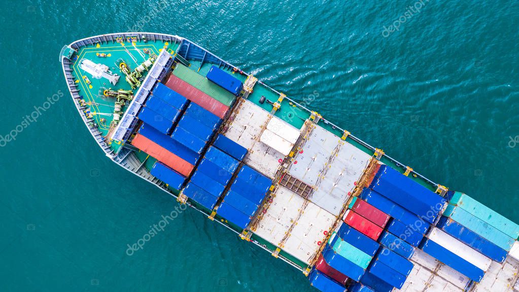 Embarcación de contenedores que transportan contenedores para ...