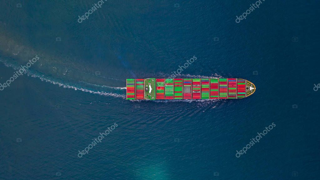 Embarcación de contenedores que transportan contenedores para ...