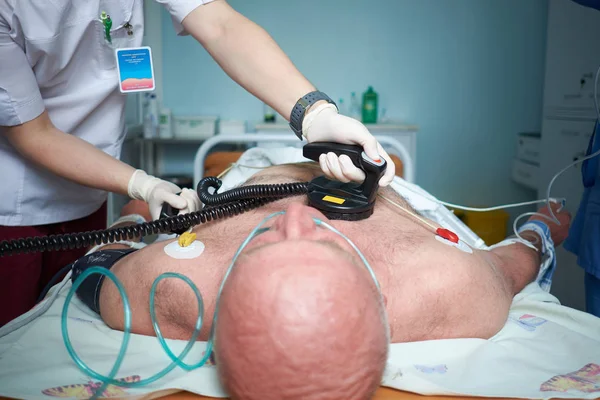 Cardioversion fotos de stock, imágenes de Cardioversion sin royalties | Depositphotos