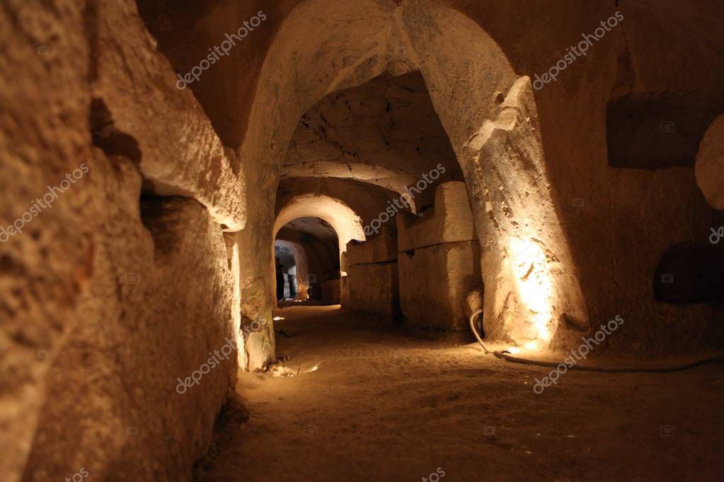 Kiryat Tivon, Israel - 18 de marzo de 2019. Varios sarc fagos de poca ...