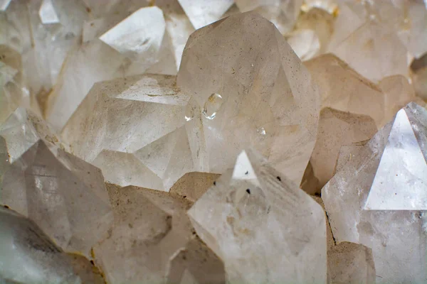 Quartz crystal structure Stock Photos, Royalty Free Quartz crystal ...