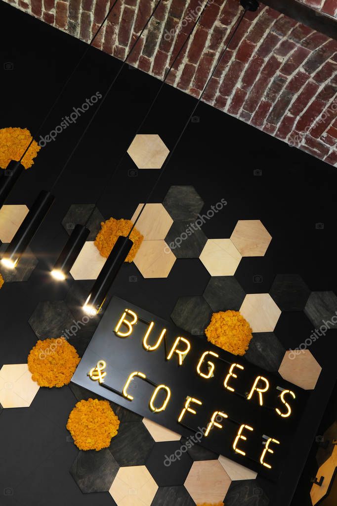 Interior de la cafetería. Loft espacio diseñocreativo interior de la ...