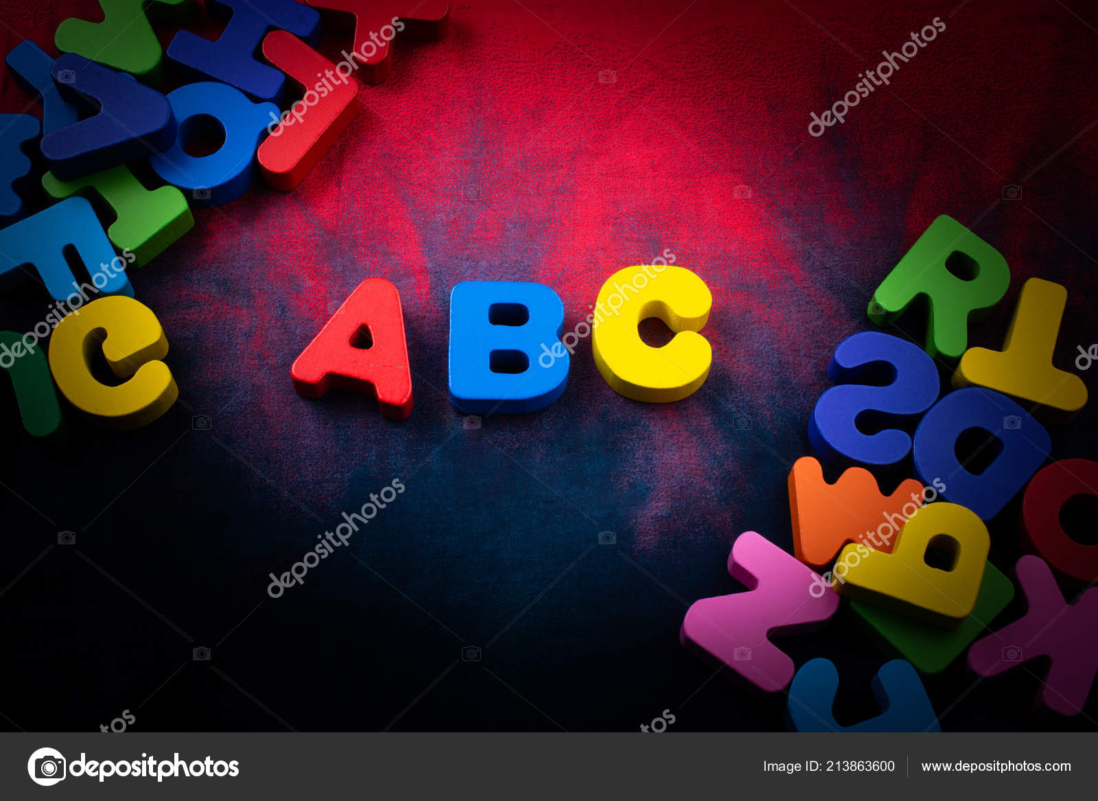 Cartas Abc Coloridas Del Alfabeto Madera: fotografía de stock ...