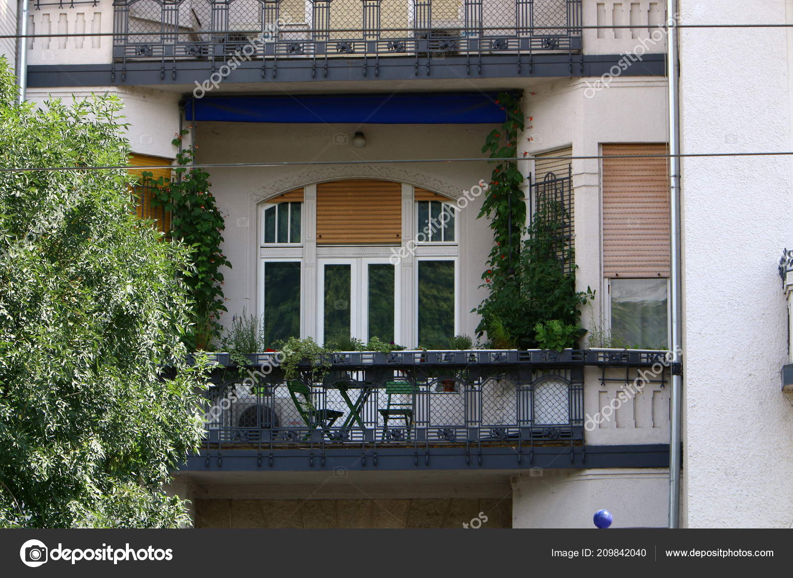 Balcony Architecture Platform Rails Reinforced Exposed Beams Wall ...