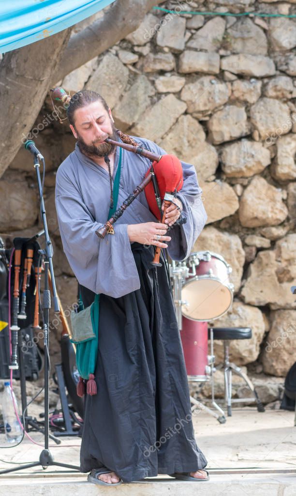 Jerusalén, Israel, 29 de septiembre de 2018: Músico en traje auténtico ...