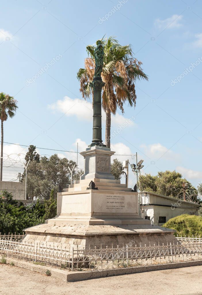 Haifa, Israel, 10 de julio de 2020: La estatua de la Virgen María con ...
