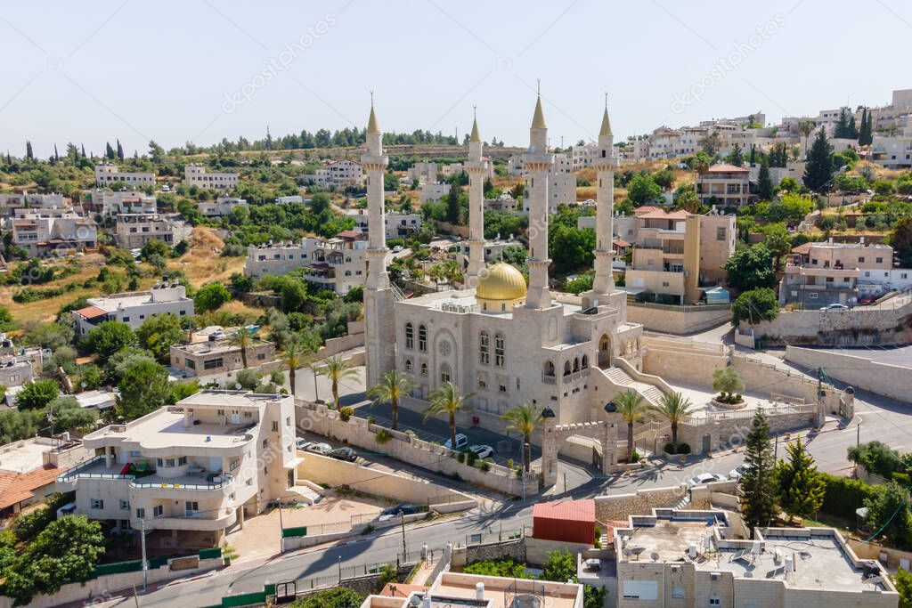 Abu Ghosh, Israel, 13 de junio de 2020: Una mezquita construida por ...