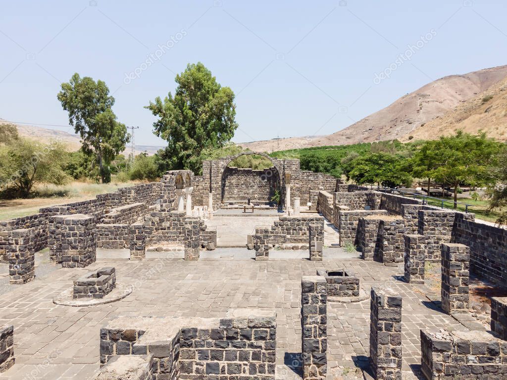 Vista aérea de las ruinas de Kursi, un gran monasterio bizantino del ...