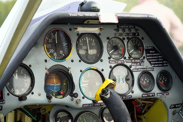 Closeup of Single-Engine Aircraft Cockpit Instrument Panel — Stock ...