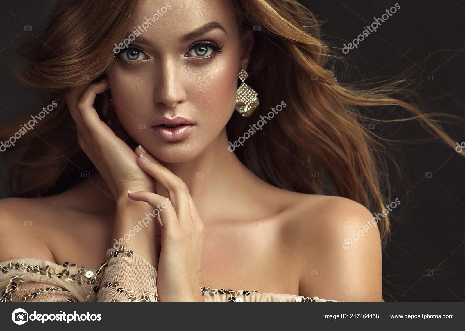 Beautiful Model Girl Manicure Nails Fashion Makeup Cosmetics Earrings ...