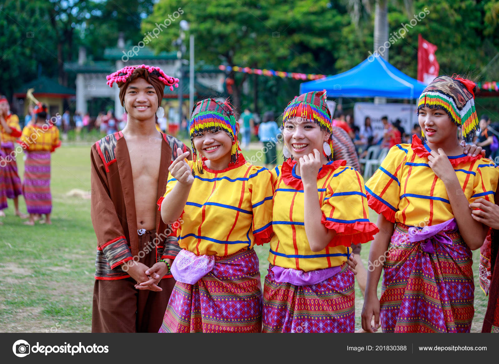 Manille Philippines Février 2018 Une Danseuse Étudiante Portant Costume ...