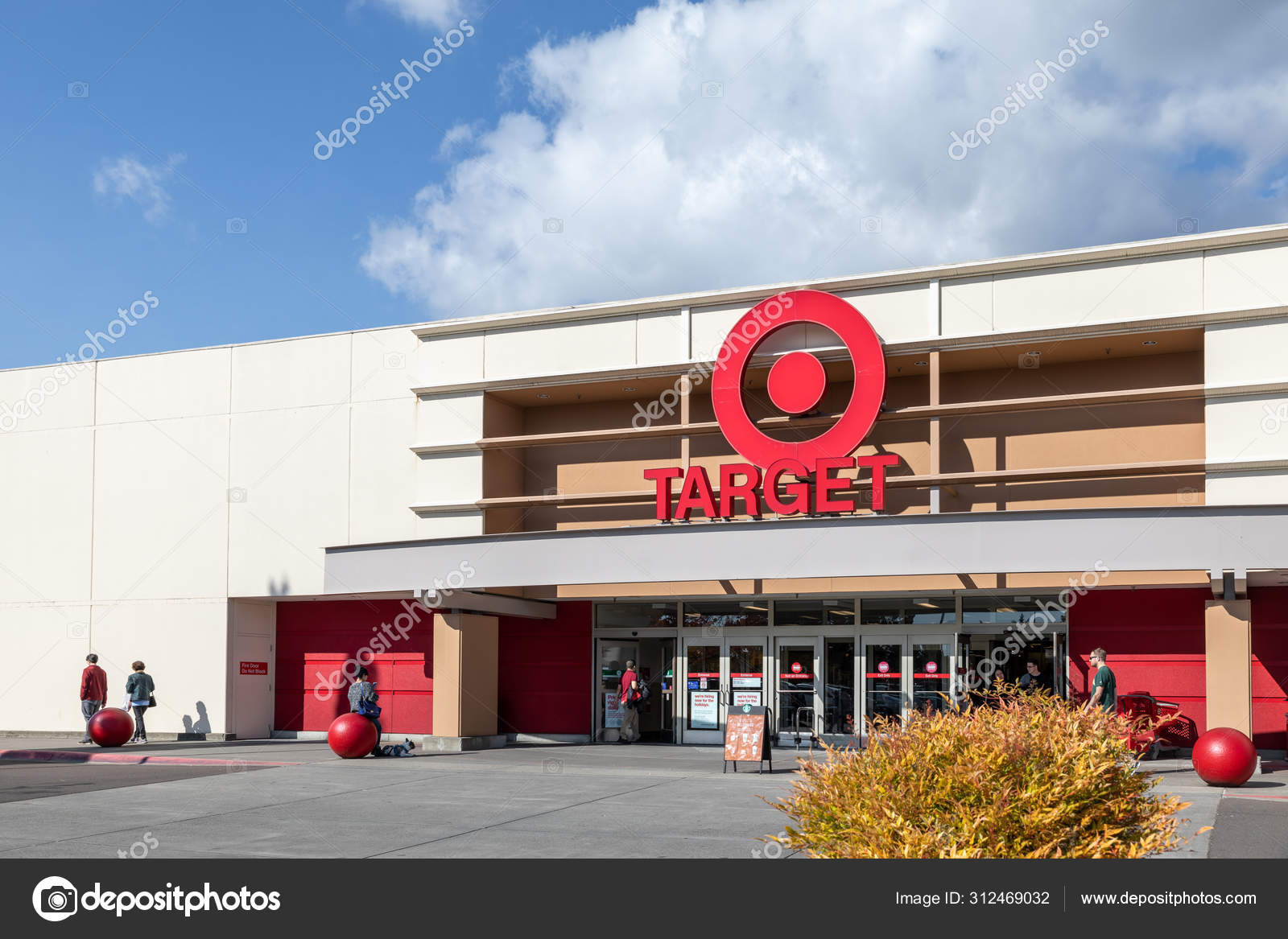 Gate of Marshalls Shopping mall, American off-price department stores ...