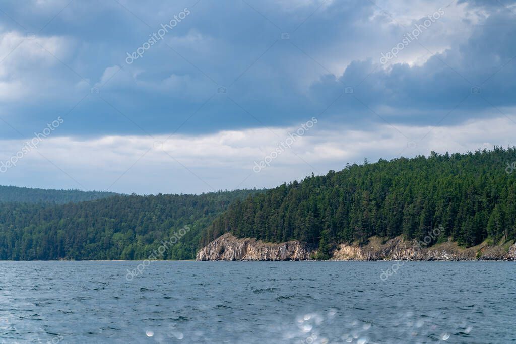 Rusia, región de Irkutsk, lago Baikal, julio de 2020: vacaciones de ...
