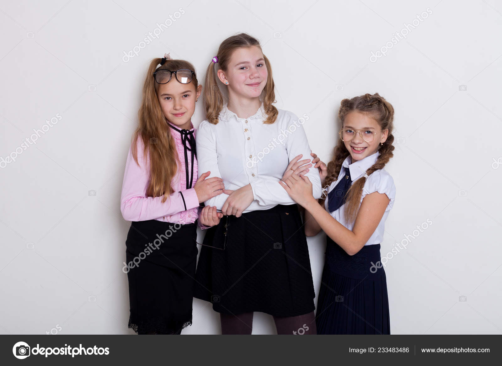 Three girls in glasses at the Blackboard in a class lesson — Stock ...