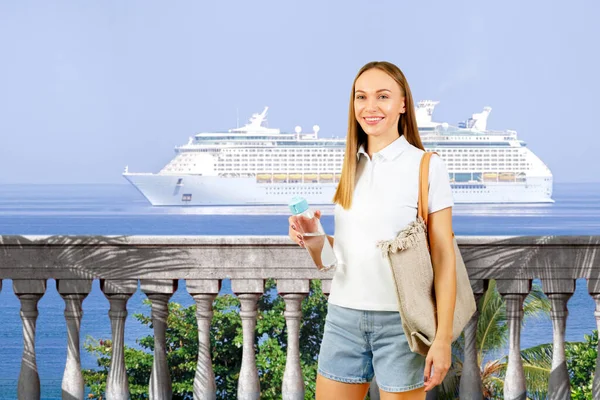 Woman cruise ship Stock Photos, Royalty Free Woman cruise ship Images | Depositphotos