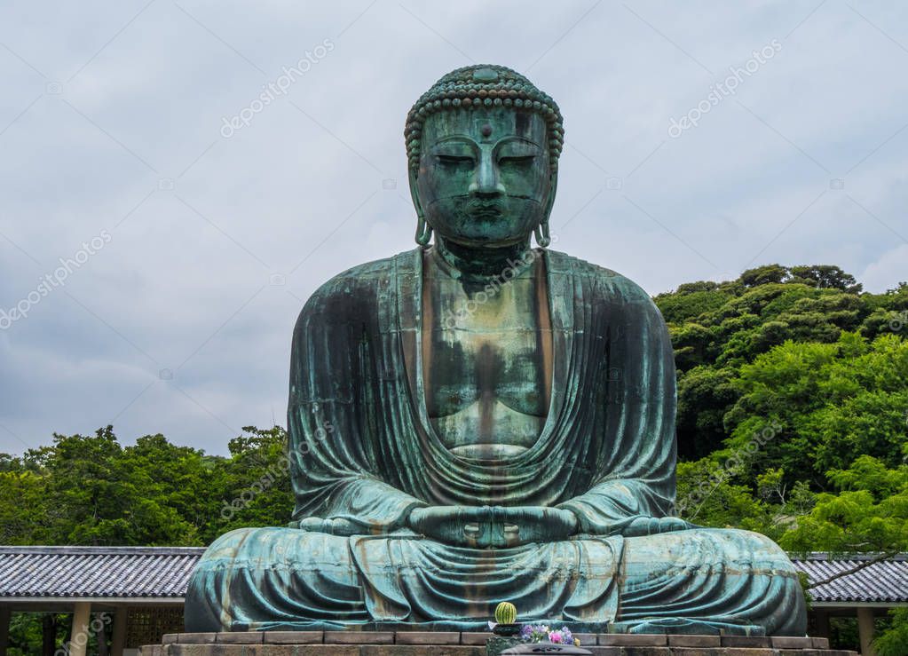 El mundialmente famoso Buda Daibutsu - la Gran Estatua de Buda en ...