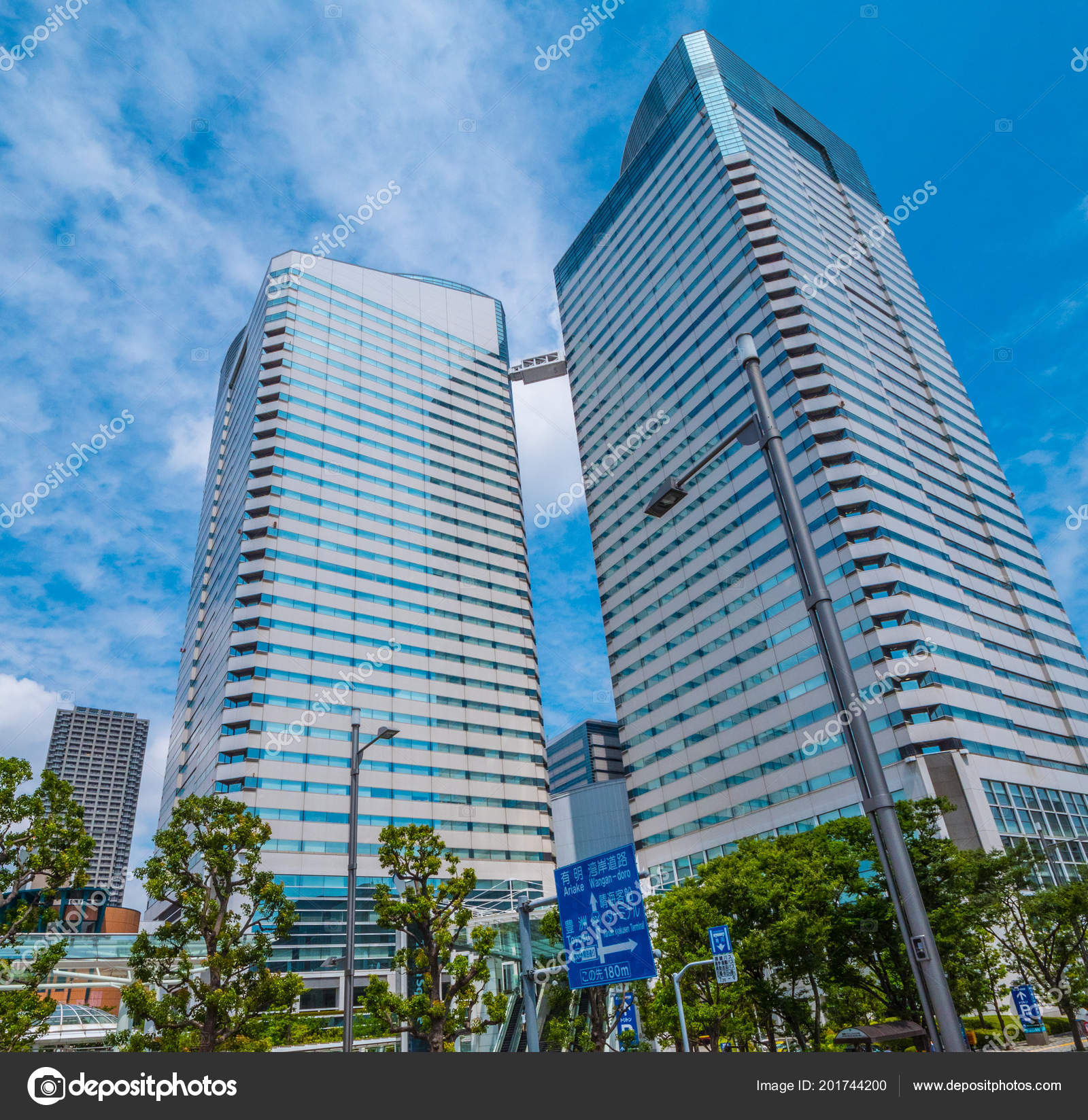 Sumitomo Corporation Buildings in Tokyo - TOKYO, JAPAN - JUNE 12, 2018 ...