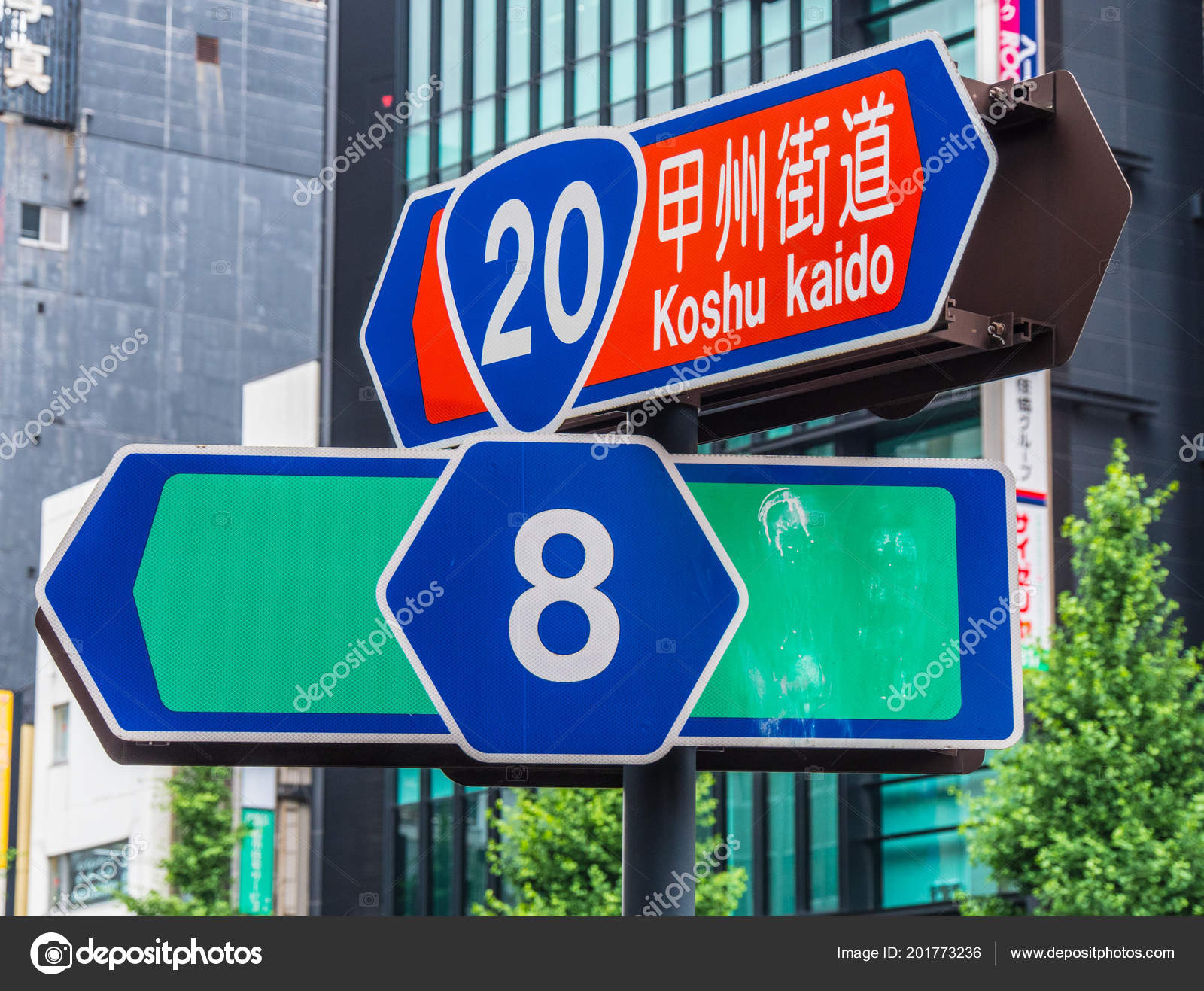 Direction signs in the city of Tokyo - TOKYO, JAPAN - JUNE 17, 2018 ...