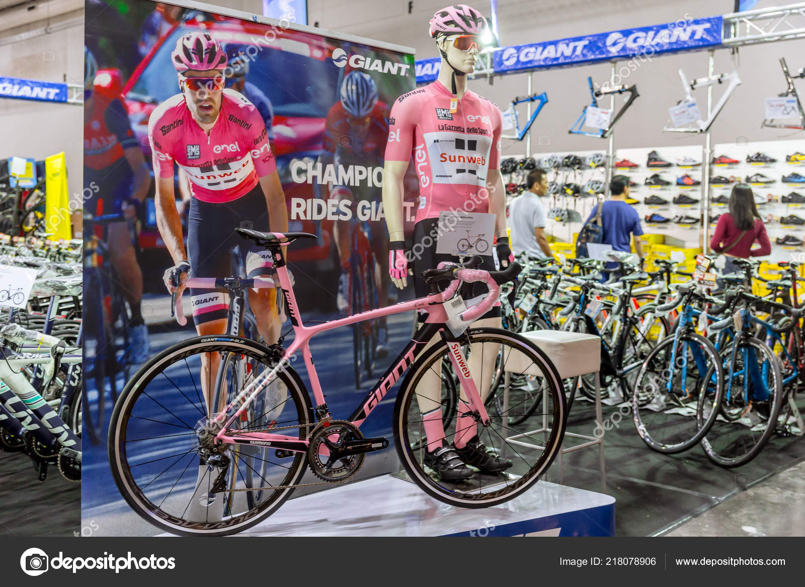 Fabricante Bicicletas Más Grande Del Mundo Taiwán Gigante Venta Bicicletas — Foto editorial de ...