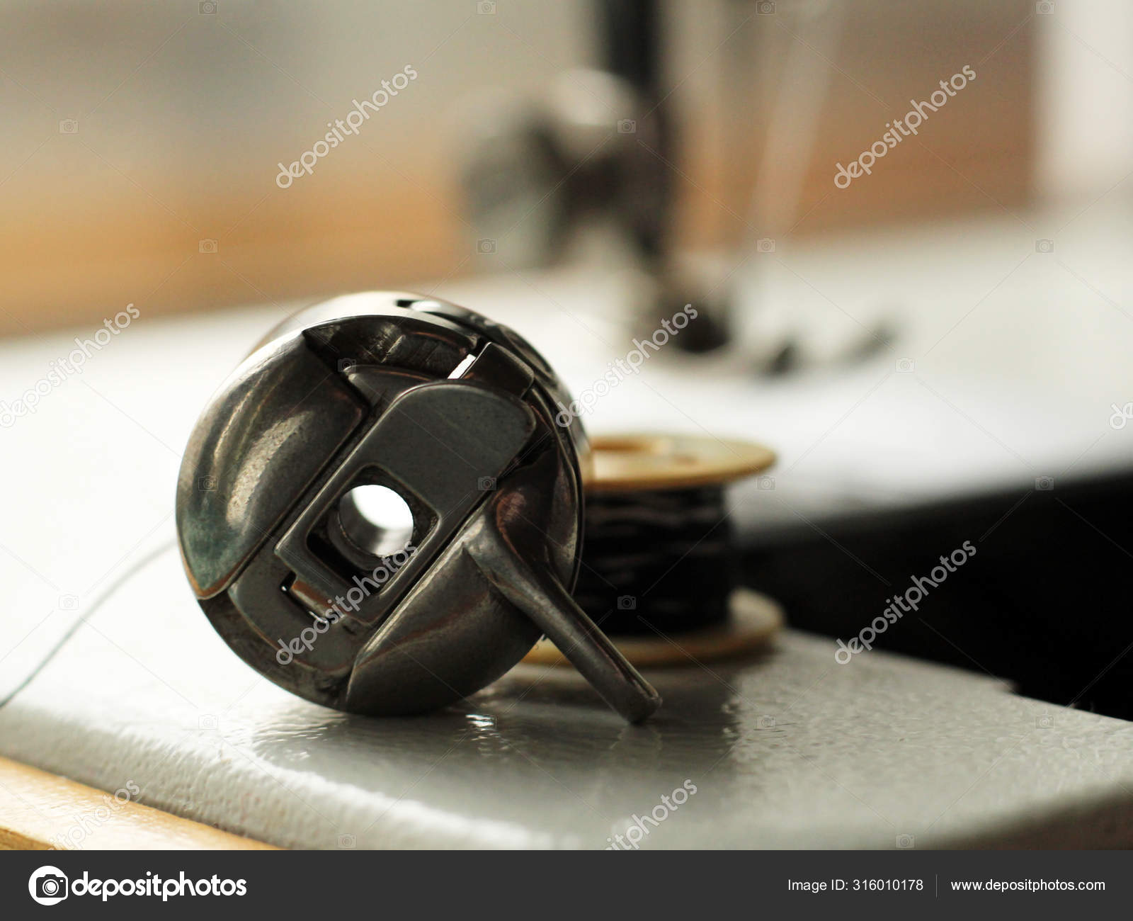 The Shuttle of the sewing machine — Stock Photo © dizajnersab.mail.ru ...