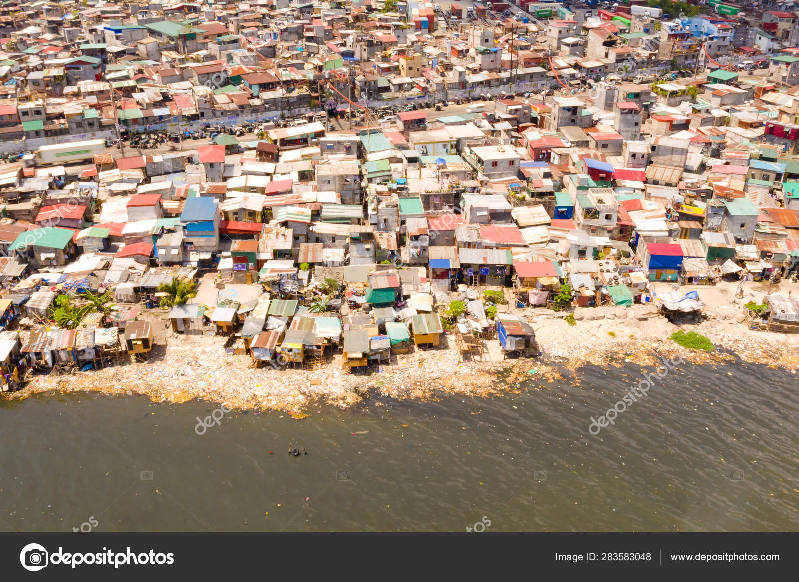 Slums in Manila, a top view. Sea pollution by household waste. — Stock ...