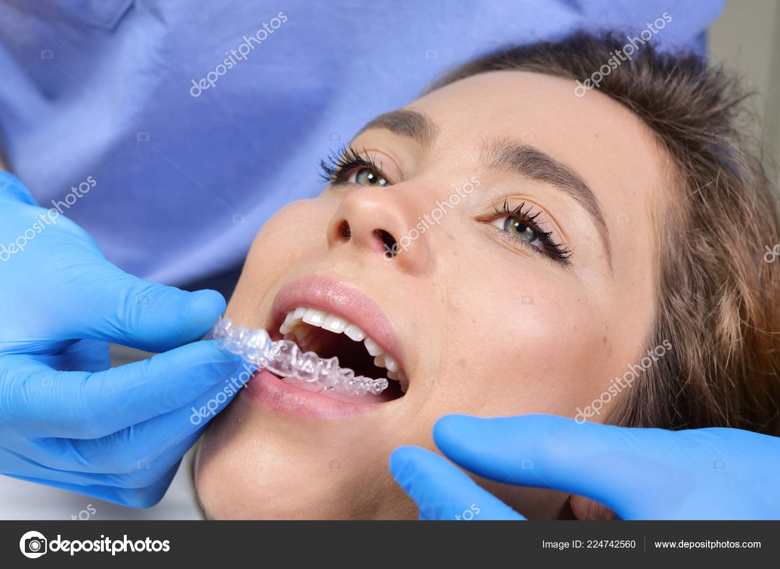 Professional Practice Dentist Puts Latest Generation Transparent Dental ...