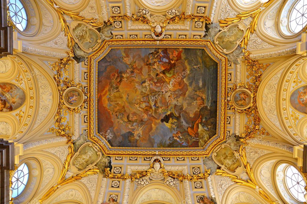 Interior del Palacio Real de Madrid (Palacio Real) es la residencia ...