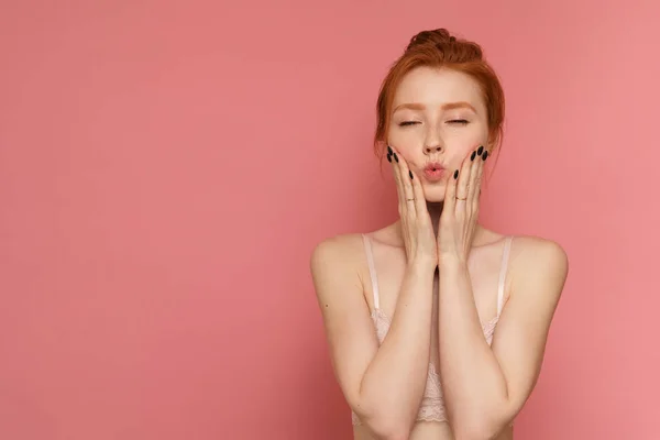 Kissy face Stock Photos, Royalty Free Kissy face Images | Depositphotos