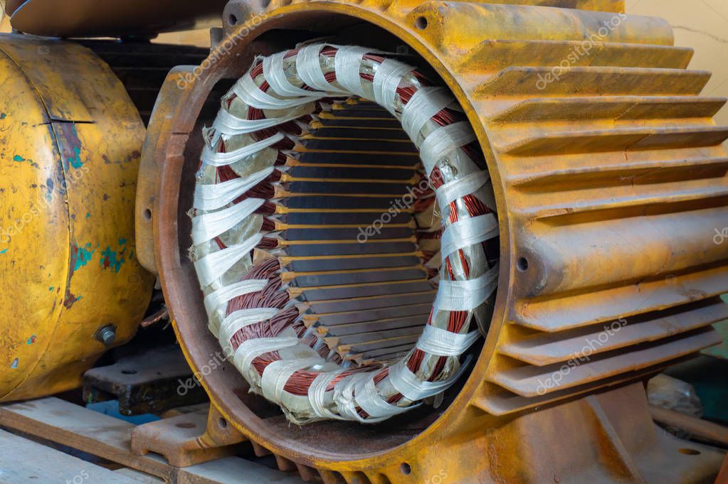 Carcasa del motor desmontada. Motor eléctrico desmontado para ...